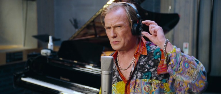 “Love, actually, is all around” | Love Actually (2004) – FictionMachine.
