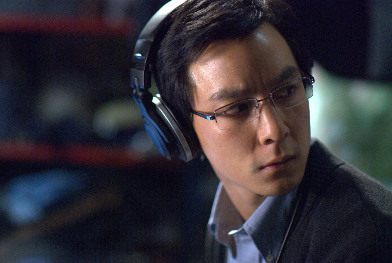 REVIEW: Overheard (2009) – FictionMachine.