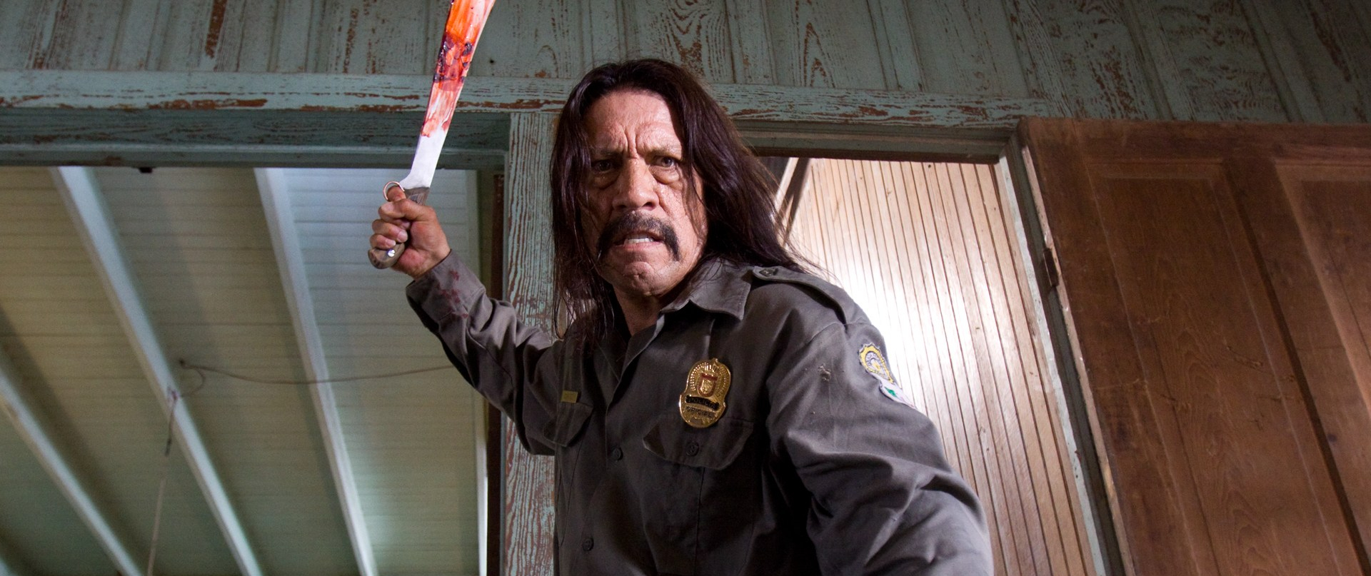 REVIEW: Machete (2010) – FictionMachine.