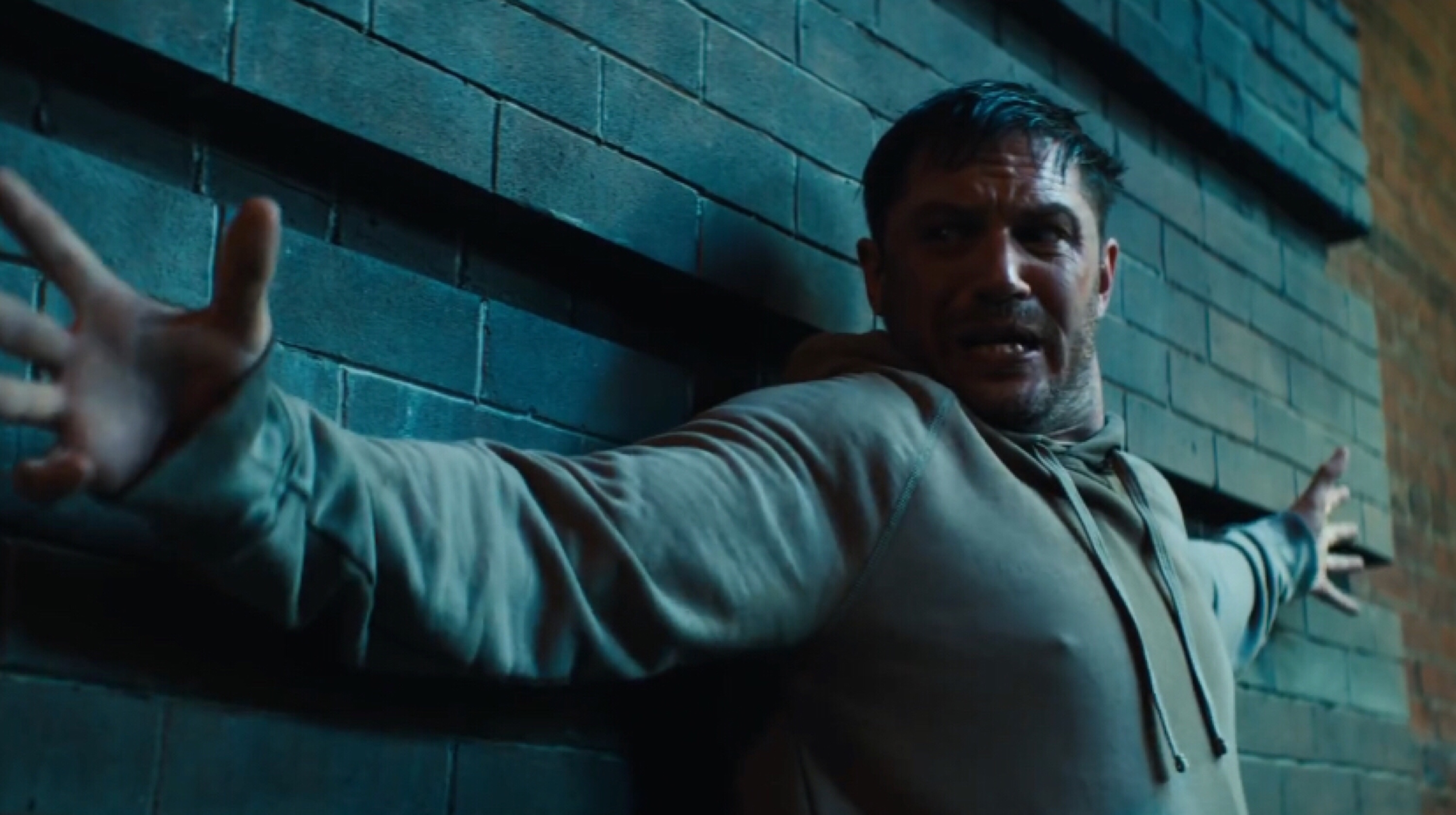 REVIEW: Venom (2018) – FictionMachine.